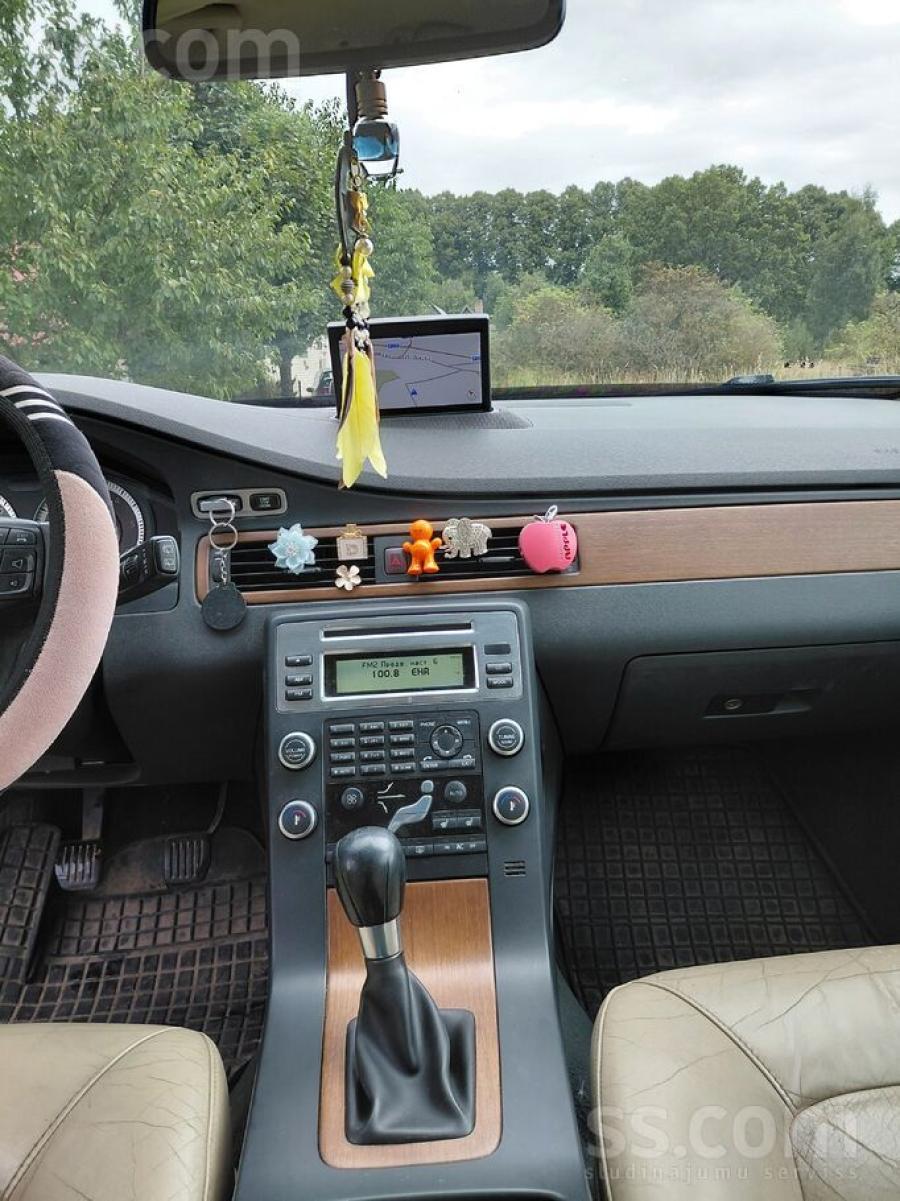 Brown Volvo V70 2009 in Talsi, with an engine capacity of 1.60 L and mileage of 325 thousand km for 2100 €, photo 11 on AUTOMOTO.COM.LV