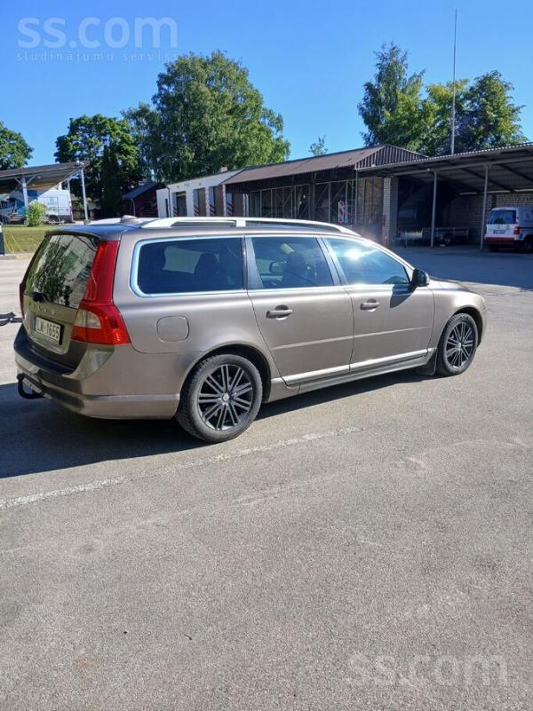 Brown Volvo V70 2008 in Jurmala, with an engine capacity of 2.00 L and mileage of 368 thousand km for 2450 €, photo 3 on AUTOMOTO.COM.LV