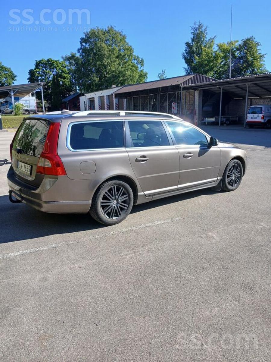 Brūns Volvo V70 2008 Jūrmala, ar dzinēja tilpumu 2.00 L un nobraukumu 368 tūkst. km par 2450 €, foto 4 vietnē AUTOMOTO.COM.LV