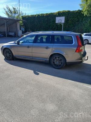 Brūns Volvo V70 2008 Jūrmala, ar dzinēja tilpumu 2.00 L un nobraukumu 368 tūkst. km par 2450 €, foto 5 vietnē AUTOMOTO.COM.LV