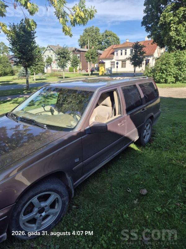 Volvo V70 1999 in Limbazi on AUTOMOTO.COM.LV Brown Volvo V70 1999 in Limbazi, with an engine capacity of 2.00 L and mileage of 356 thousand km for 1250 €, photo 3 on AUTOMOTO.COM.LV