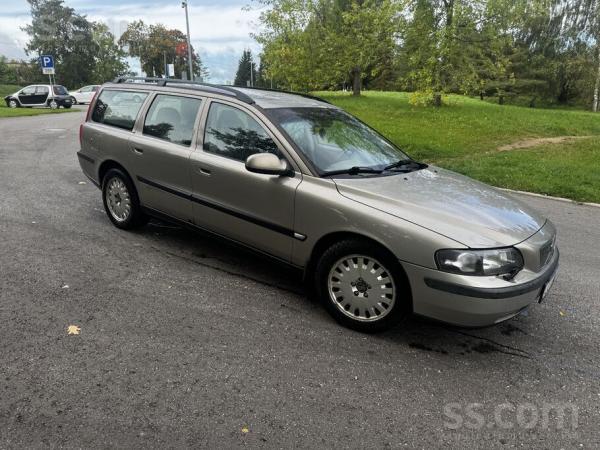 Volvo V70 2001 in Aluksne on AUTOMOTO.COM.LV Brown Volvo V70 2001 in Aluksne, with an engine capacity of 2.40 L and mileage of 308 thousand km for 1200 €, photo 3 on AUTOMOTO.COM.LV