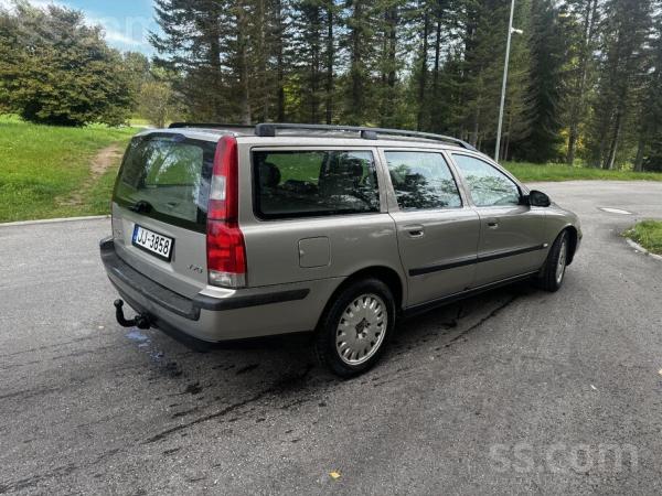 Volvo V70 2001 in Aluksne on AUTOMOTO.COM.LV Brown Volvo V70 2001 in Aluksne, with an engine capacity of 2.40 L and mileage of 308 thousand km for 1200 €, photo 4 on AUTOMOTO.COM.LV