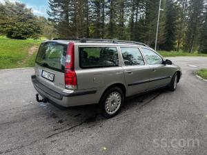 Brown Volvo V70 2001 in Aluksne, with an engine capacity of 2.40 L and mileage of 308 thousand km for 1200 €, photo 4 on AUTOMOTO.COM.LV