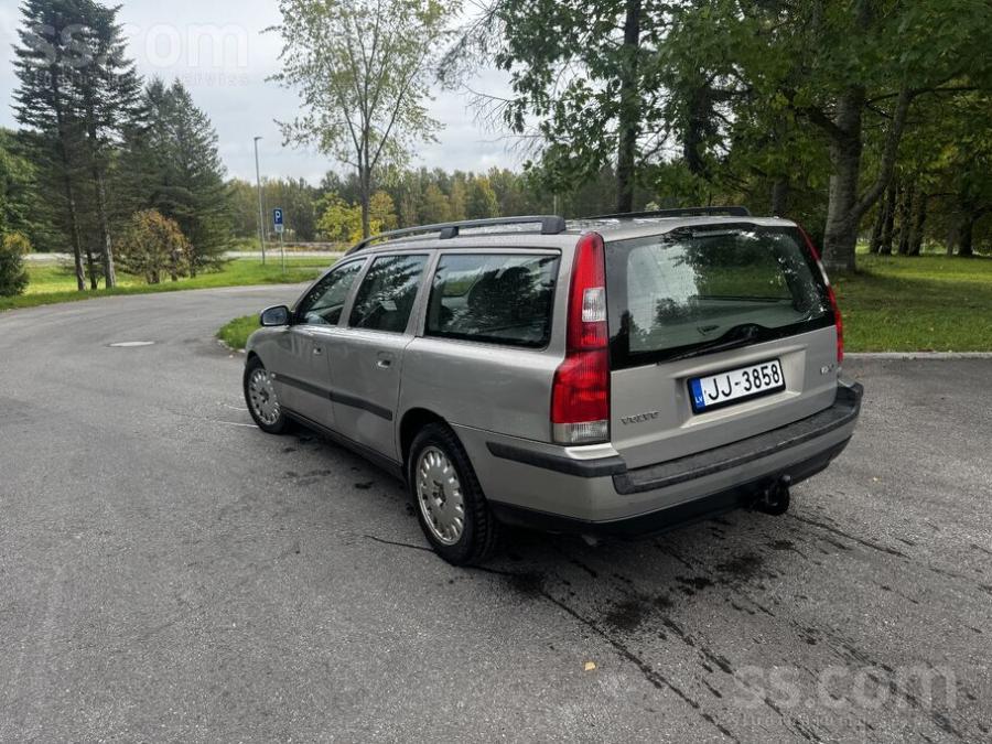 Brown Volvo V70 2001 in Aluksne, with an engine capacity of 2.40 L and mileage of 308 thousand km for 1200 €, photo 5 on AUTOMOTO.COM.LV