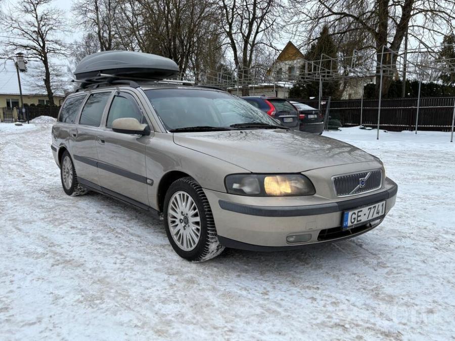 Brown Volvo V70 2002 in Riga, with an engine capacity of 2.40 L and mileage of 0 thousand km for 1550 €, photo 1 on AUTOMOTO.COM.LV