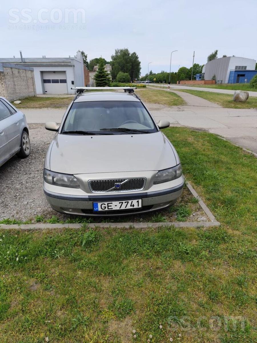 Brūns Volvo V70 2002 Liepāja, ar dzinēja tilpumu 2.40 L un nobraukumu 360 tūkst. km par 656 €, foto 1 vietnē AUTOMOTO.COM.LV
