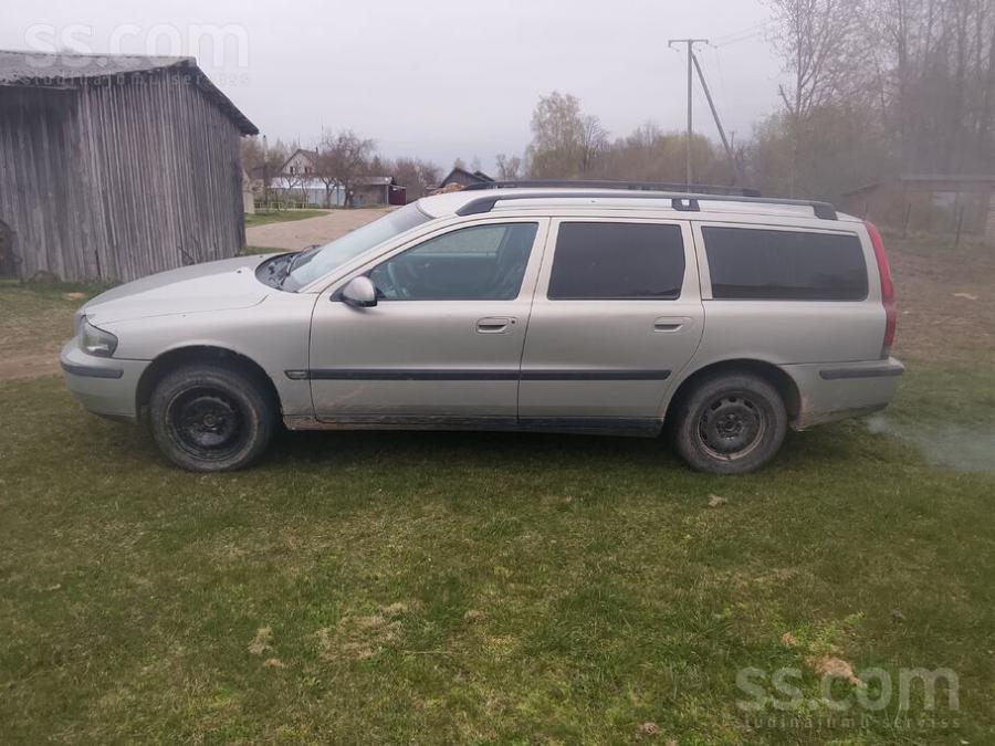 Brūns Volvo V70 2002 Balvi, ar dzinēja tilpumu 2.40 L un nobraukumu 319 tūkst. km par 550 €, foto 4 vietnē AUTOMOTO.COM.LV