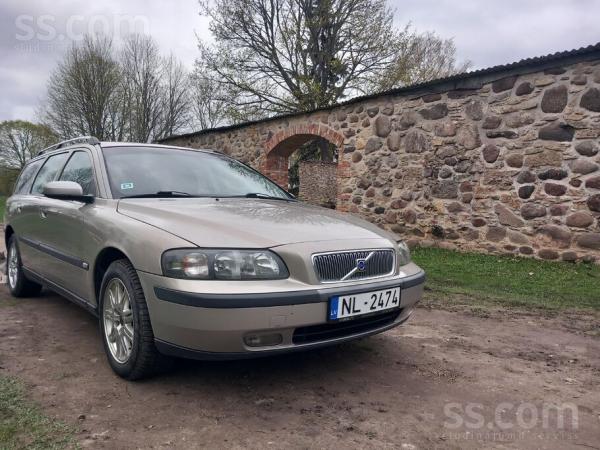 Brown Volvo V70 2003 in Aizkraukle, with an engine capacity of 2.40 L and mileage of 520 thousand km for 2600 €, photo 1 on AUTOMOTO.COM.LV