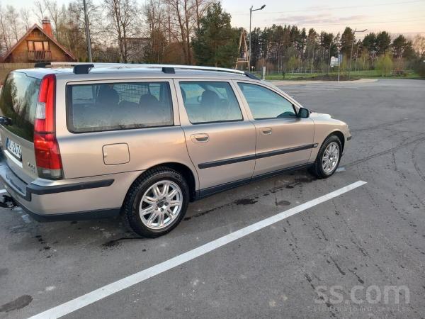 Brown Volvo V70 2003 in Aizkraukle, with an engine capacity of 2.40 L and mileage of 520 thousand km for 2600 €, photo 3 on AUTOMOTO.COM.LV