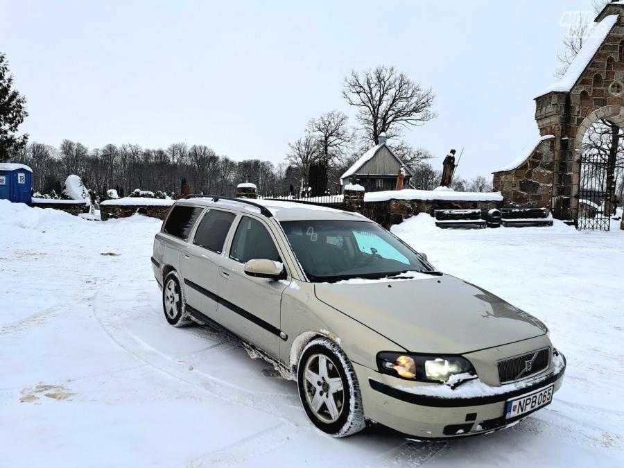 Brūns Volvo V70 2003 Šilutė, ar dzinēja tilpumu 2.40 L un nobraukumu 45 tūkst. km par 1150 €, foto 1 vietnē AUTOMOTO.COM.LV