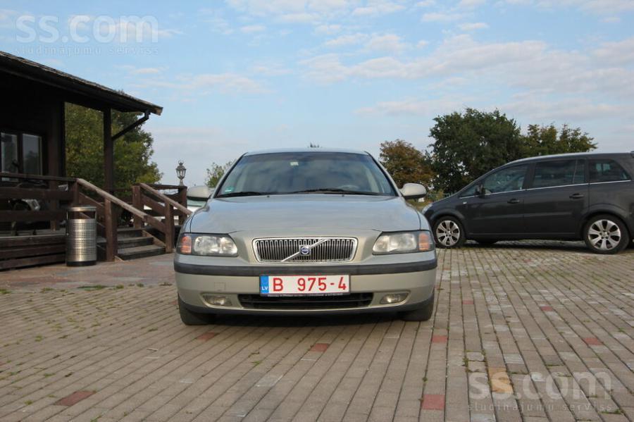 Brown Volvo V70 2003 in Liepaja, with an engine capacity of 2.40 L and mileage of 436 thousand km for 2700 €, photo 3 on AUTOMOTO.COM.LV