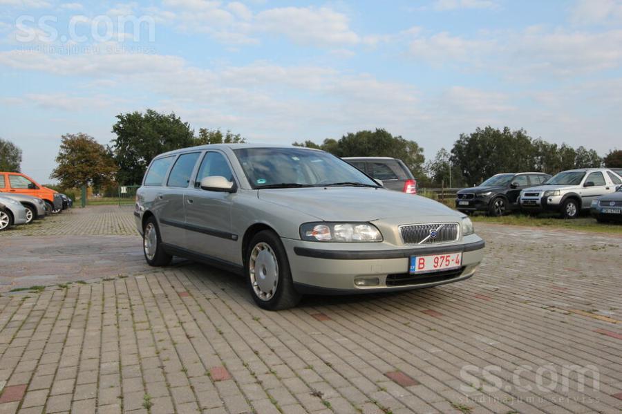 Brown Volvo V70 2003 in Liepaja, with an engine capacity of 2.40 L and mileage of 436 thousand km for 2700 €, photo 4 on AUTOMOTO.COM.LV
