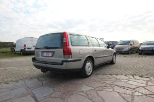 Brown Volvo V70 2003 in Liepaja, with an engine capacity of 2.40 L and mileage of 436 thousand km for 2700 €, photo 5 on AUTOMOTO.COM.LV