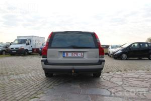 Brown Volvo V70 2003 in Liepaja, with an engine capacity of 2.40 L and mileage of 436 thousand km for 2700 €, photo 6 on AUTOMOTO.COM.LV