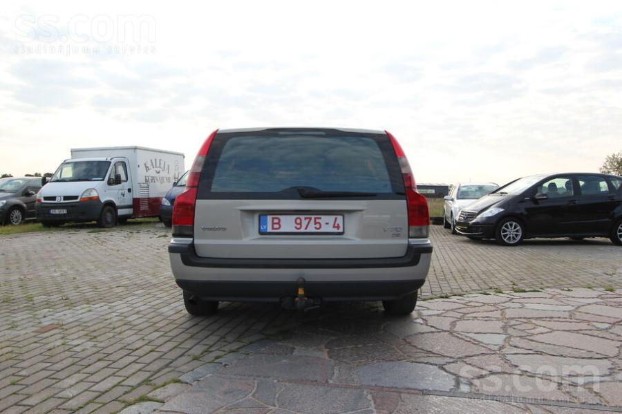 Brown Volvo V70 2003 in Liepaja, with an engine capacity of 2.40 L and mileage of 436 thousand km for 2700 €, photo 6 on AUTOMOTO.COM.LV