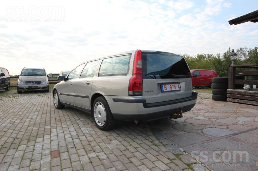 Brown Volvo V70 2003 in Liepaja, with an engine capacity of 2.40 L and mileage of 436 thousand km for 2700 €, photo 7 on AUTOMOTO.COM.LV