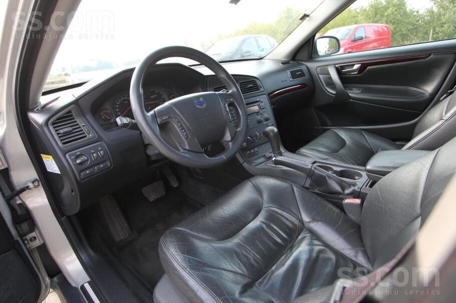 Brown Volvo V70 2003 in Liepaja, with an engine capacity of 2.40 L and mileage of 436 thousand km for 2700 €, photo 8 on AUTOMOTO.COM.LV