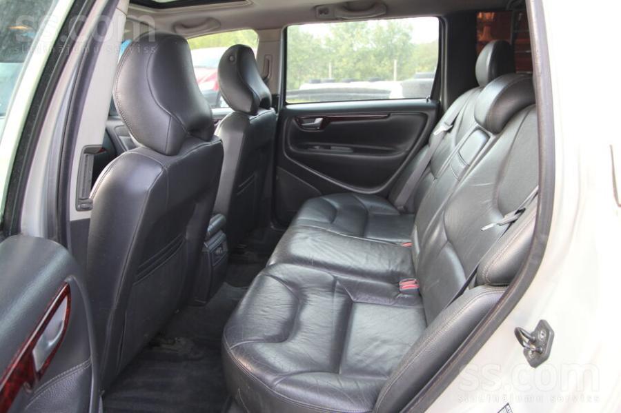 Brown Volvo V70 2003 in Liepaja, with an engine capacity of 2.40 L and mileage of 436 thousand km for 2700 €, photo 9 on AUTOMOTO.COM.LV