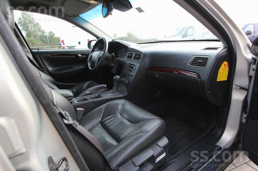 Brown Volvo V70 2003 in Liepaja, with an engine capacity of 2.40 L and mileage of 436 thousand km for 2700 €, photo 10 on AUTOMOTO.COM.LV