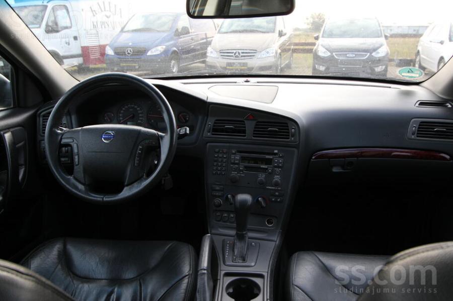 Brown Volvo V70 2003 in Liepaja, with an engine capacity of 2.40 L and mileage of 436 thousand km for 2700 €, photo 12 on AUTOMOTO.COM.LV
