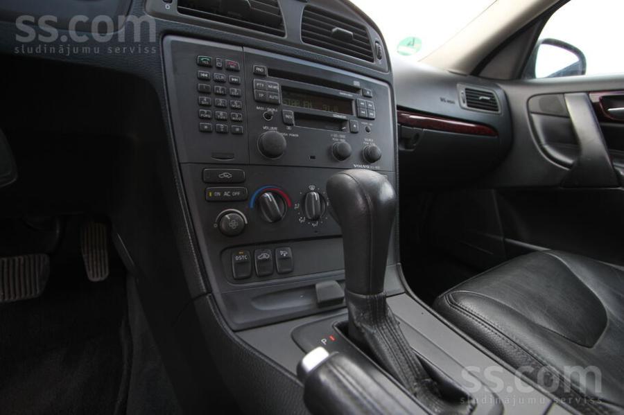 Brown Volvo V70 2003 in Liepaja, with an engine capacity of 2.40 L and mileage of 436 thousand km for 2700 €, photo 14 on AUTOMOTO.COM.LV