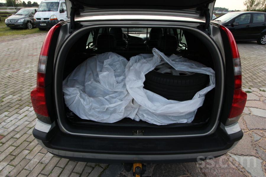 Brown Volvo V70 2003 in Liepaja, with an engine capacity of 2.40 L and mileage of 436 thousand km for 2700 €, photo 15 on AUTOMOTO.COM.LV