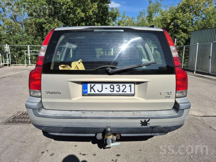 Brown Volvo V70 2004 in Daugavpils, with an engine capacity of 2.40 L and mileage of 347 thousand km for 1500 €, photo 4 on AUTOMOTO.COM.LV