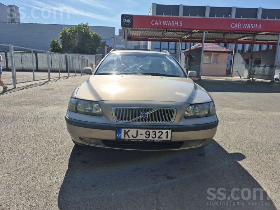Brown Volvo V70 2004 in Daugavpils, with an engine capacity of 2.40 L and mileage of 347 thousand km for 1500 €, photo 5 on AUTOMOTO.COM.LV