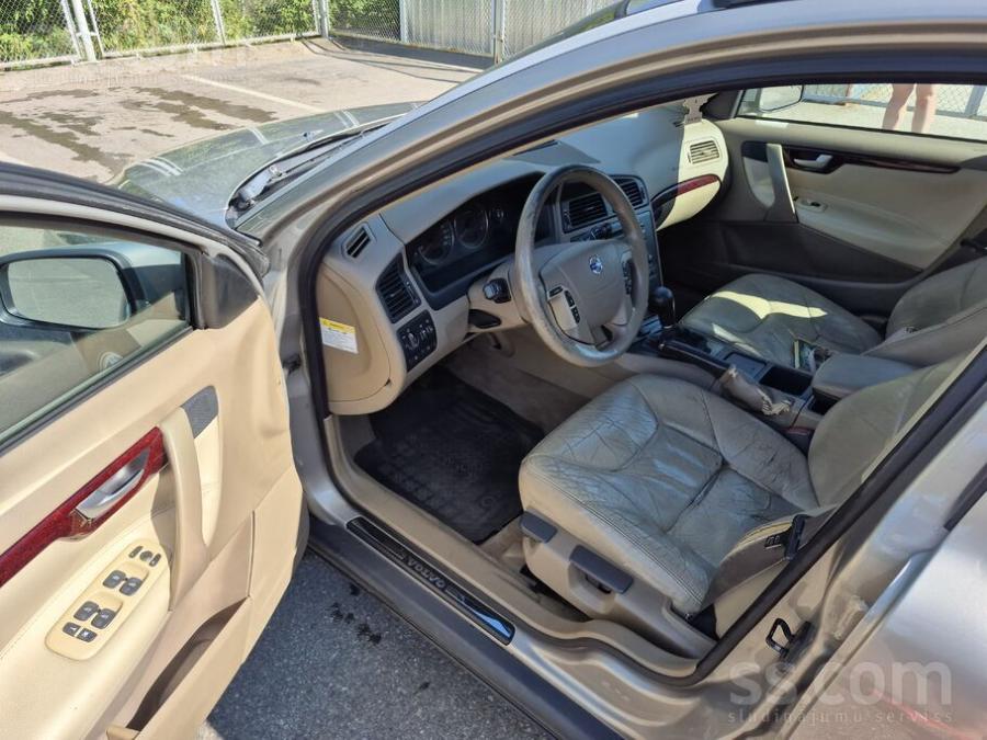Brown Volvo V70 2004 in Daugavpils, with an engine capacity of 2.40 L and mileage of 347 thousand km for 1500 €, photo 6 on AUTOMOTO.COM.LV
