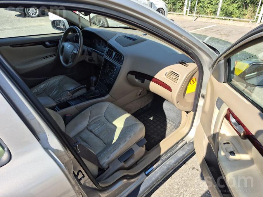 Brown Volvo V70 2004 in Daugavpils, with an engine capacity of 2.40 L and mileage of 347 thousand km for 1500 €, photo 10 on AUTOMOTO.COM.LV