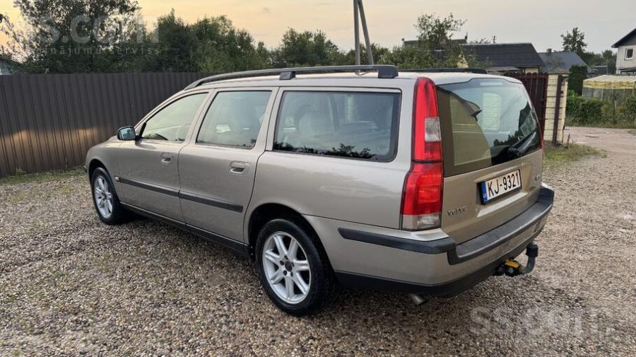 Brūns Volvo V70 2004 Rēzekne, ar dzinēja tilpumu 2.40 L un nobraukumu 347 tūkst. km par 1850 €, foto 4 vietnē AUTOMOTO.COM.LV