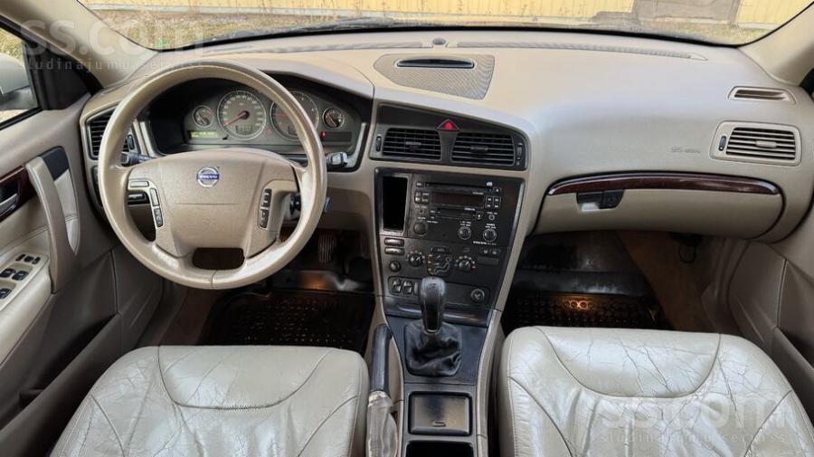 Brūns Volvo V70 2004 Rēzekne, ar dzinēja tilpumu 2.40 L un nobraukumu 347 tūkst. km par 1850 €, foto 9 vietnē AUTOMOTO.COM.LV