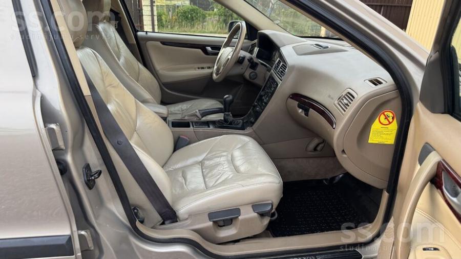 Brūns Volvo V70 2004 Rēzekne, ar dzinēja tilpumu 2.40 L un nobraukumu 347 tūkst. km par 1850 €, foto 10 vietnē AUTOMOTO.COM.LV