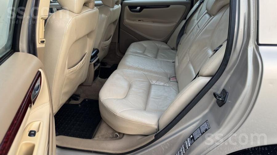Brūns Volvo V70 2004 Rēzekne, ar dzinēja tilpumu 2.40 L un nobraukumu 347 tūkst. km par 1850 €, foto 12 vietnē AUTOMOTO.COM.LV