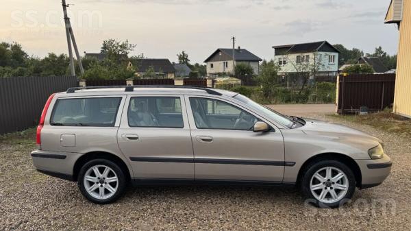Brown Volvo V70 2004 in Rezekne, with an engine capacity of 2.40 L and mileage of 347 thousand km for 1850 €, photo 6 on AUTOMOTO.COM.LV