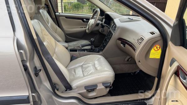 Brown Volvo V70 2004 in Rezekne, with an engine capacity of 2.40 L and mileage of 347 thousand km for 1850 €, photo 10 on AUTOMOTO.COM.LV