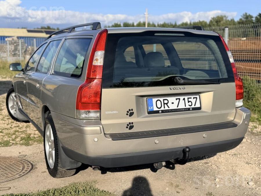 Brūns Volvo V70 2005 Rīga, ar dzinēja tilpumu 2.40 L un nobraukumu 257 tūkst. km par 3995 €, foto 3 vietnē AUTOMOTO.COM.LV