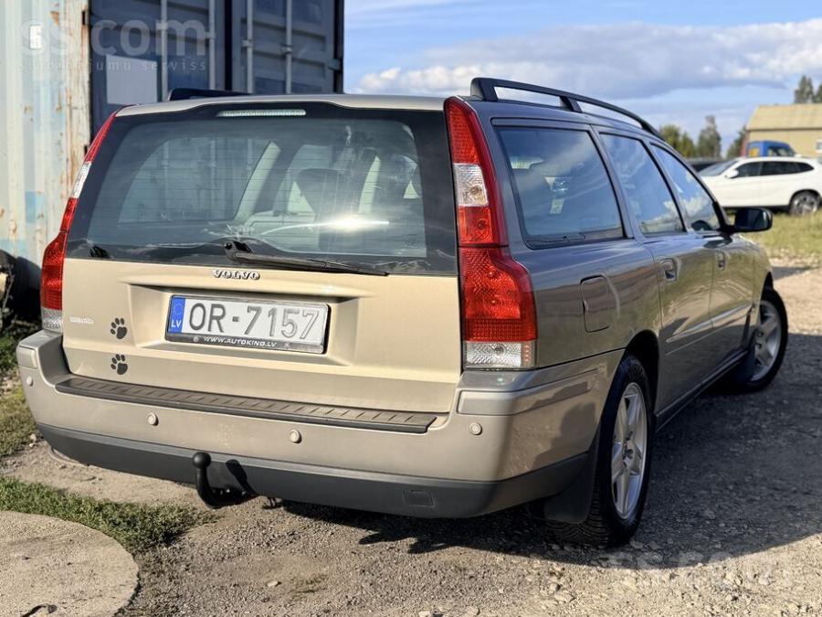 Brūns Volvo V70 2005 Rīga, ar dzinēja tilpumu 2.40 L un nobraukumu 257 tūkst. km par 3995 €, foto 5 vietnē AUTOMOTO.COM.LV