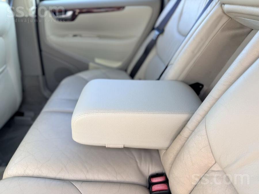 Brūns Volvo V70 2005 Rīga, ar dzinēja tilpumu 2.40 L un nobraukumu 257 tūkst. km par 3995 €, foto 9 vietnē AUTOMOTO.COM.LV