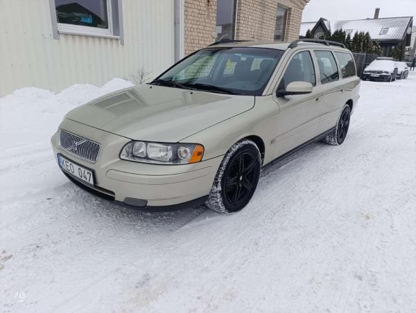Brūns Volvo V70 2006 Utena, ar dzinēja tilpumu 2.40 L un nobraukumu 412 tūkst. km par 2600 €, foto 1 vietnē AUTOMOTO.COM.LV