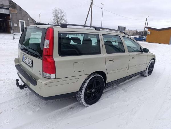 Brūns Volvo V70 2006 Utena, ar dzinēja tilpumu 2.40 L un nobraukumu 412 tūkst. km par 2600 €, foto 3 vietnē AUTOMOTO.COM.LV