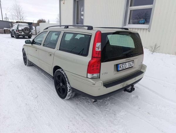 Brūns Volvo V70 2006 Utena, ar dzinēja tilpumu 2.40 L un nobraukumu 412 tūkst. km par 2600 €, foto 4 vietnē AUTOMOTO.COM.LV