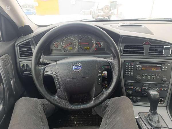 Brūns Volvo V70 2006 Utena, ar dzinēja tilpumu 2.40 L un nobraukumu 412 tūkst. km par 2600 €, foto 6 vietnē AUTOMOTO.COM.LV