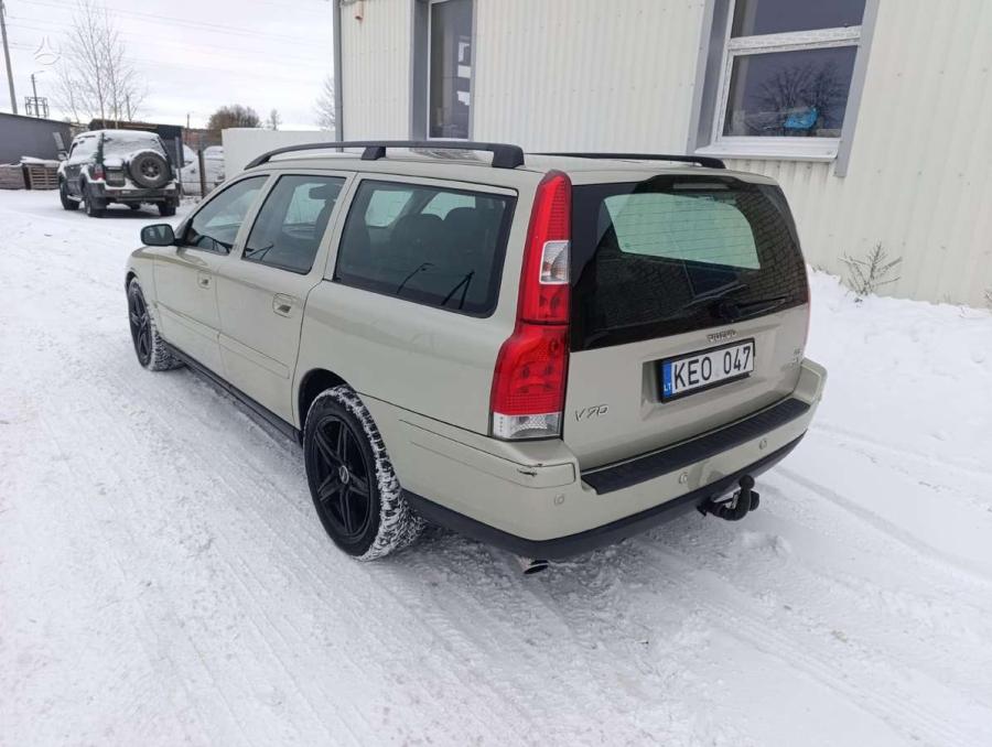 Brown Volvo V70 2006 in Utena, with an engine capacity of 2.40 L and mileage of 412 thousand km for 2600 €, photo 4 on AUTOMOTO.COM.LV