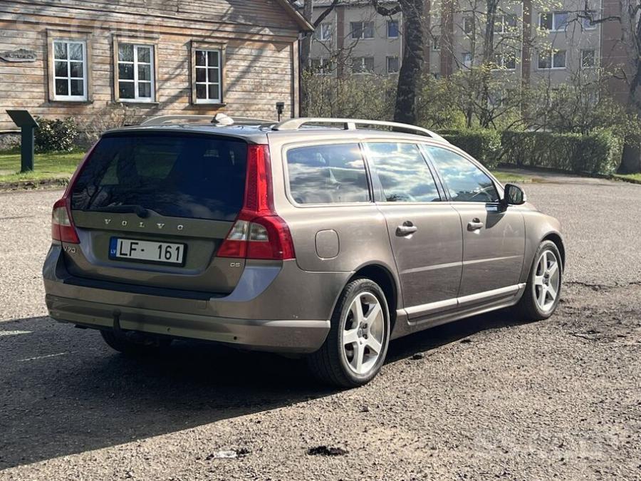 Brown Volvo V70 2007 in Aluksne, with an engine capacity of 2.40 L and mileage of 263 thousand km for 2700 €, photo 6 on AUTOMOTO.COM.LV