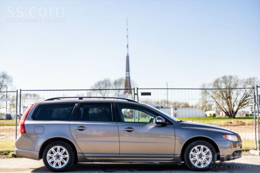 Brūns Volvo V70 2007 Rīga, ar dzinēja tilpumu 2.40 L un nobraukumu 335 tūkst. km par 8500 €, foto 4 vietnē AUTOMOTO.COM.LV