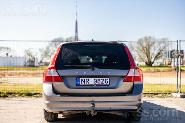 Brūns Volvo V70 2007 Rīga, ar dzinēja tilpumu 2.40 L un nobraukumu 335 tūkst. km par 390 €, foto 7 vietnē AUTOMOTO.COM.LV
