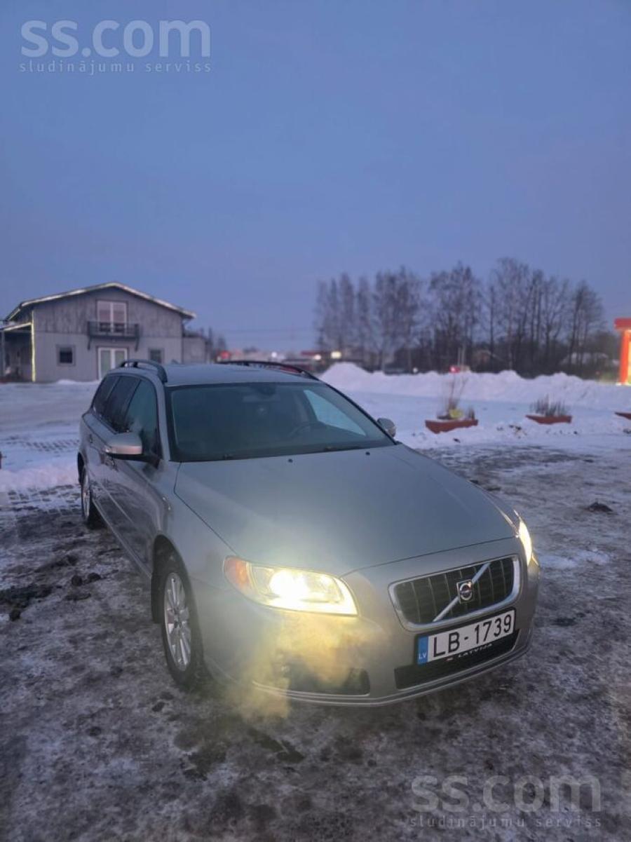 Brown Volvo V70 2007 in Riga, with an engine capacity of 2.40 L and mileage of 420 thousand km for 3200 €, photo 1 on AUTOMOTO.COM.LV