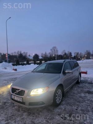 Brown Volvo V70 2007 in Riga, with an engine capacity of 2.40 L and mileage of 420 thousand km for 3200 €, photo 2 on AUTOMOTO.COM.LV